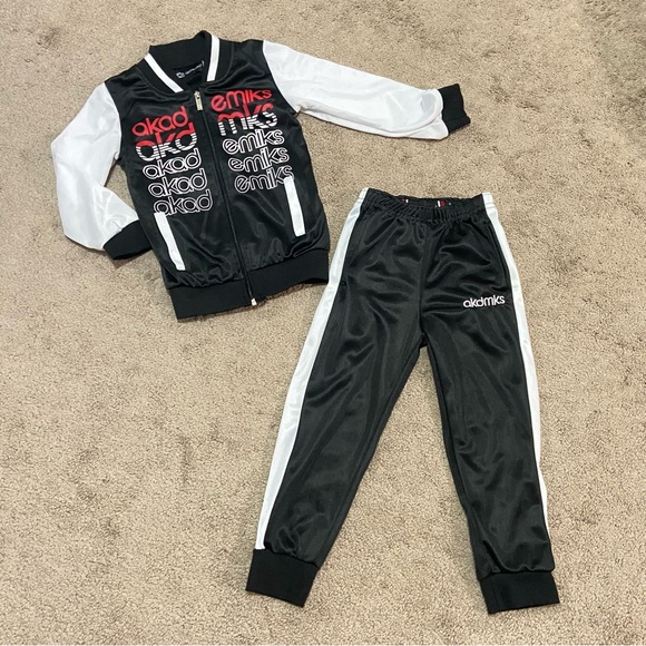 Akademiks | Bottoms | Akademiks Kids Black And White Jogger Set With ...